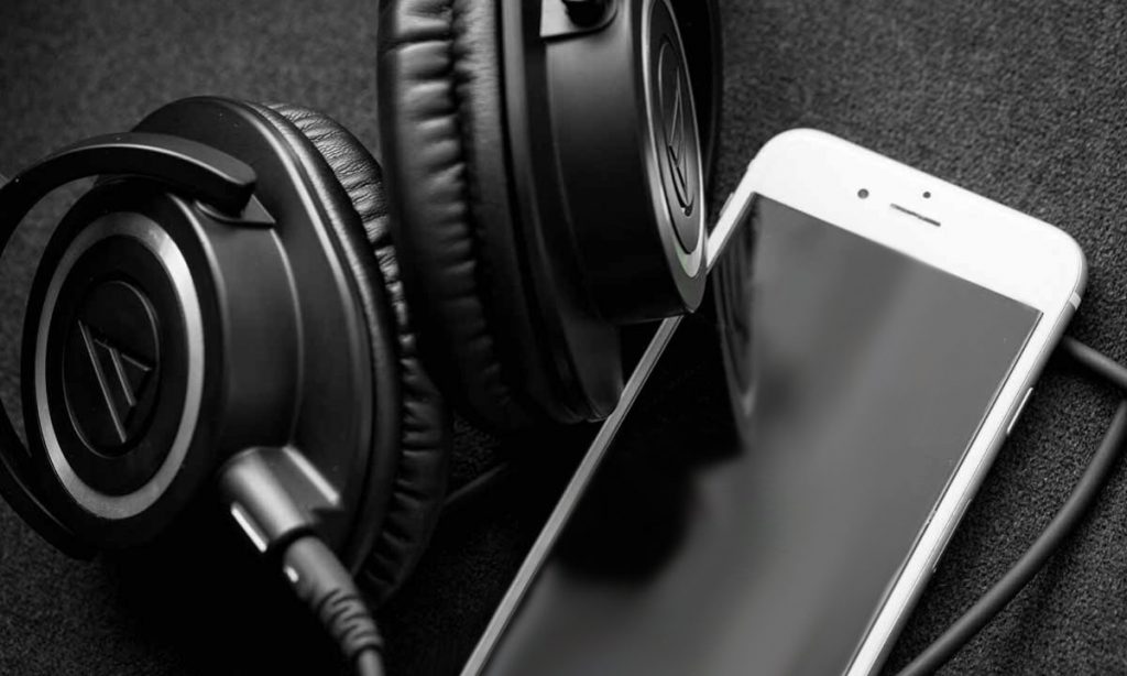 Press Play For Free: Dive Into Radio APIs – TheStartupFounder.com